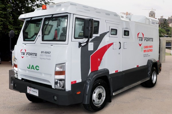 Carro-forte elétrico e ônibus com massagem: veja 4 novidades legais do ...