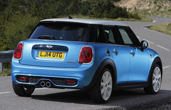 Mini Cooper 4 portas chega por R$ 105.950
