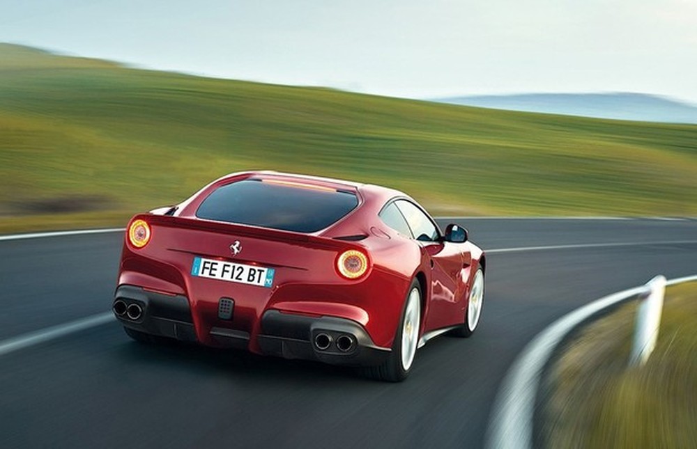 Nova Ferrari F12 Berlinetta deve ter motor de 770 cv