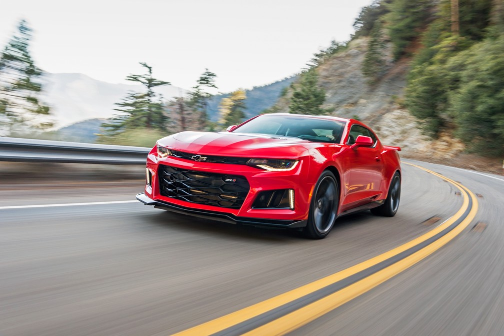 Camaro ZL1 chega a 325 km/h em teste na pista