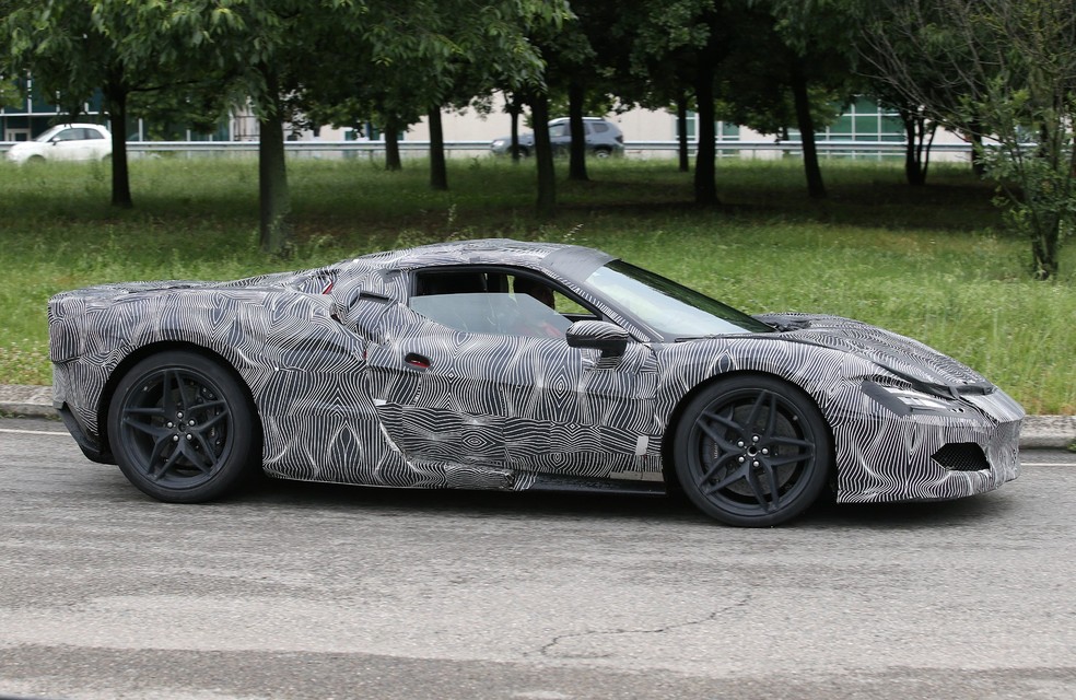 Flagra: próxima Ferrari híbrida usará um inédito motor compacto