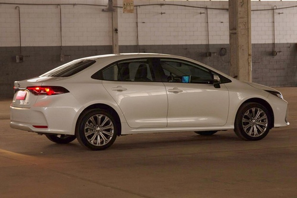 Teste: novo Toyota Corolla XEi 2020 é mais rápido do que a versão híbrida