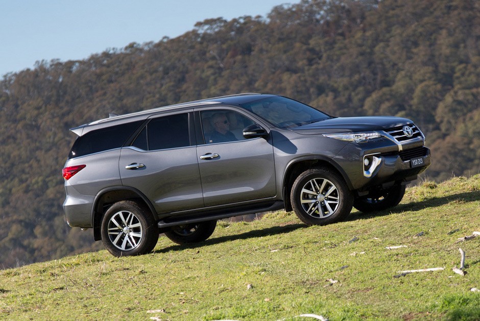 Novo Toyota SW4 chega até março de 2016