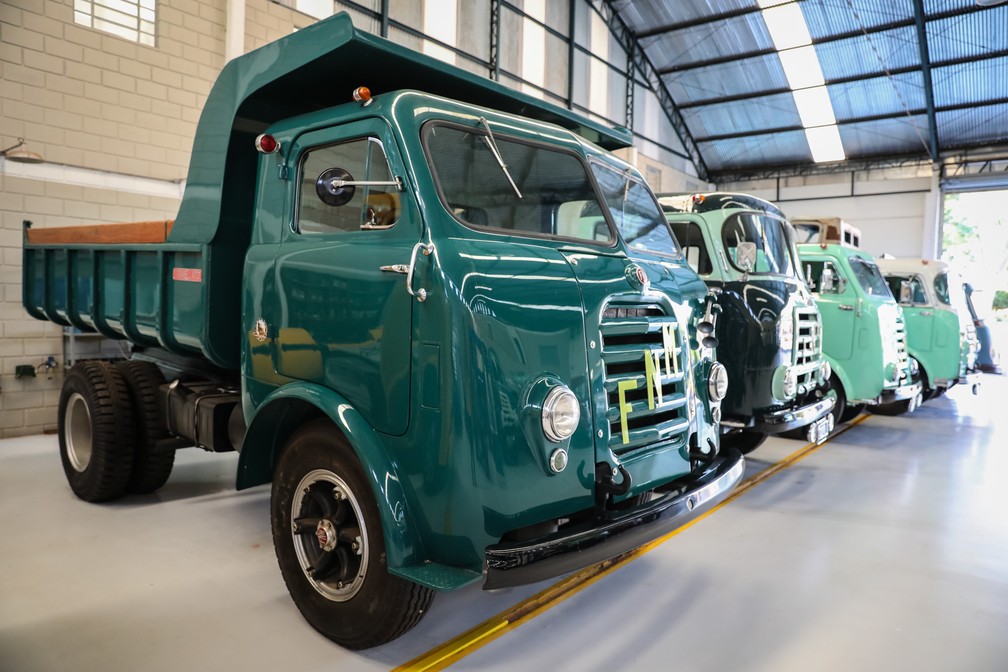 Caminhões Fenemê: colecionador mostra dezenas de FNM que restaurou no ...