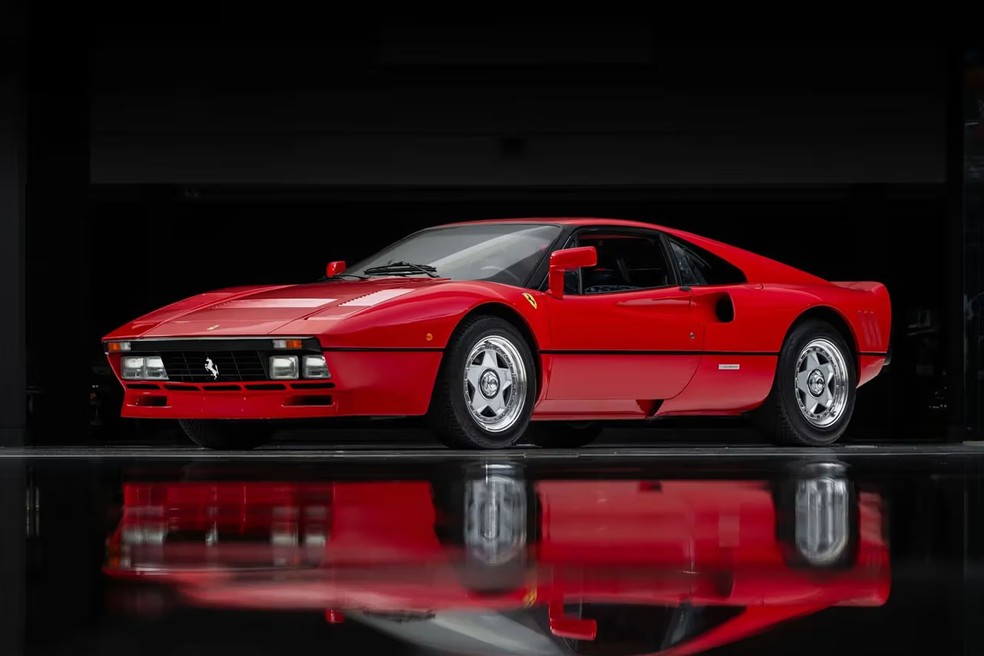 Coleção da Ferrari com 5 carros raros vai a leilão por R$ 100 milhões