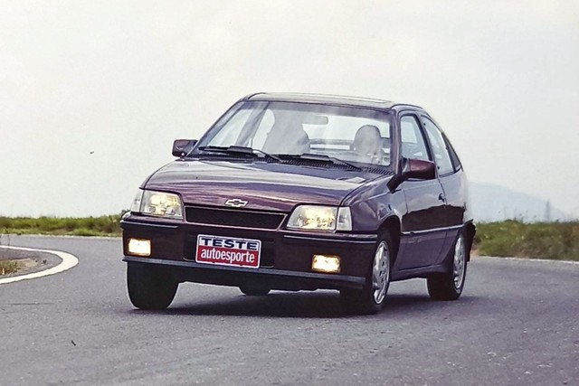 6 carros icônicos da década de 1990 para comprar a partir de R$ 10 mil