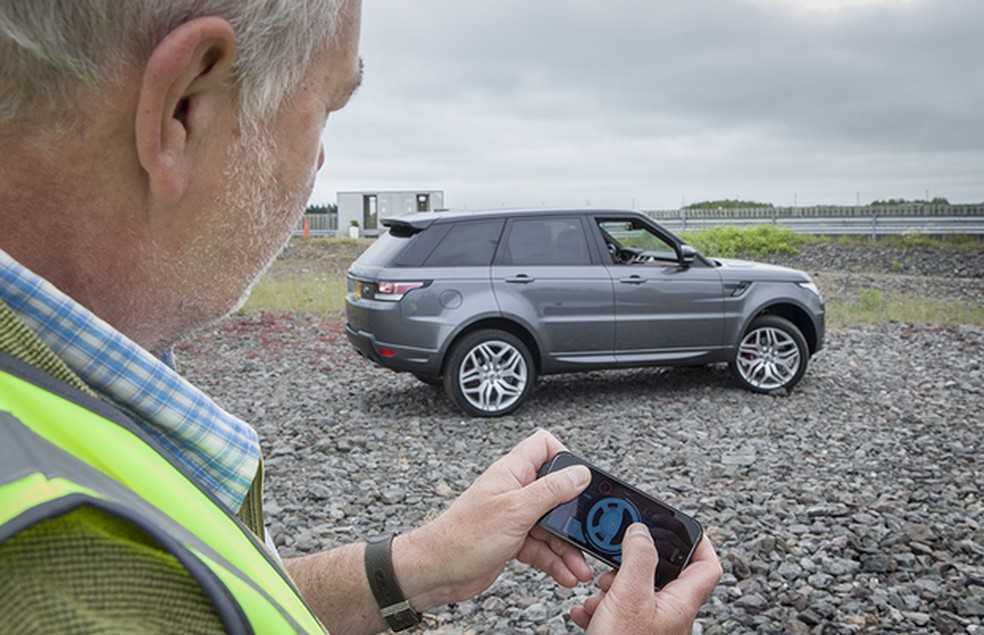 Jaguar Land Rover cria SUV para dirigir com celular e quer ler mente do ...