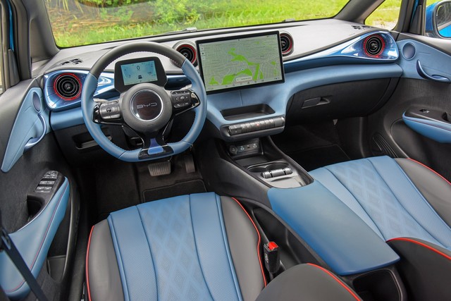 BYD Dolphin Plus tem mais autonomia e segurança, mas custa R$ 30 mil ...
