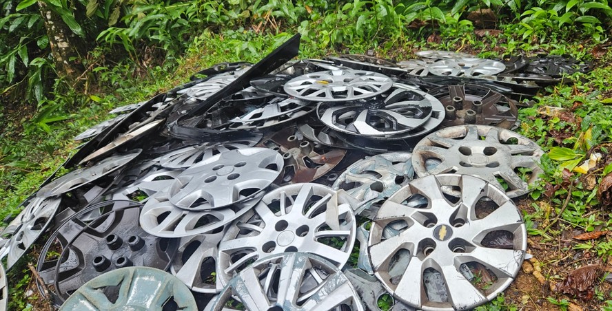 Calotas perdidas se acumulam e viram risco à segurança em rodovia de SP