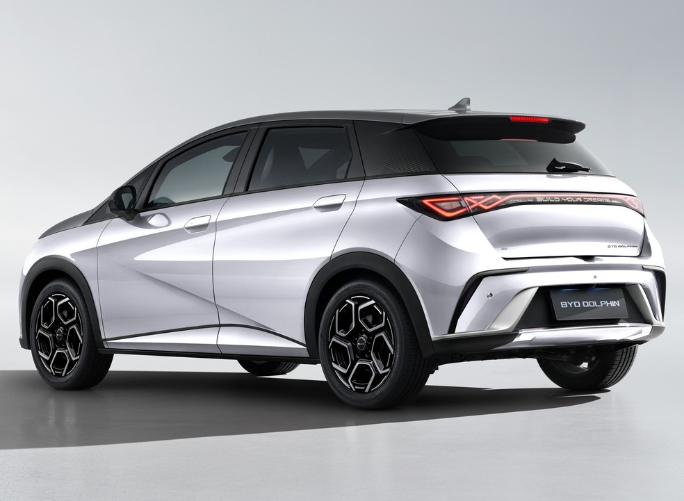 BYD Dolphin Plus é nova versão do elétrico com 204 cv, rodão e preço de ...
