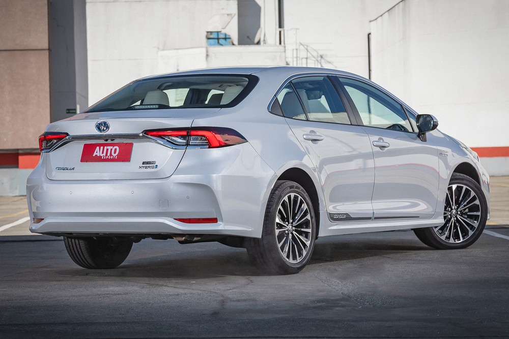 Comparativo: BYD King consegue roubar a coroa do Toyota Corolla híbrido?