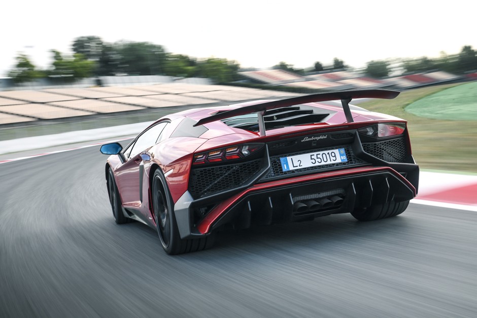 Análise: Lamborghini Aventador LP750-4 SV