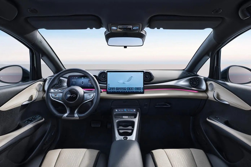 Novo BYD Dolphin melhora segurança e tem até geladeira; veja quando chega