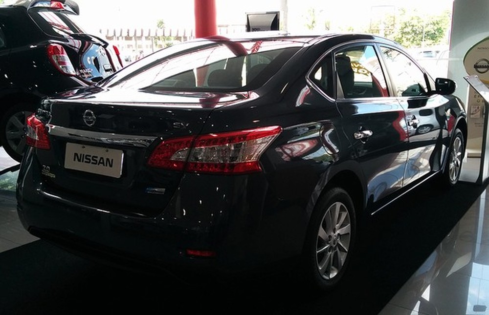 Nas lojas, Sentra tem preços iniciais maiores que os anunciados