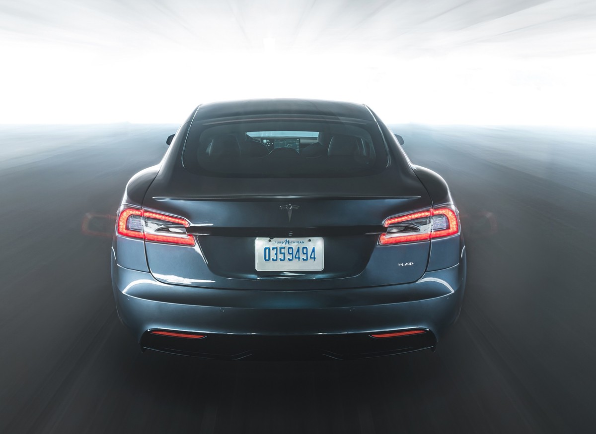 Tesla Model S Plaid, com mais de 1.000 cv, está à venda no Brasil com ...