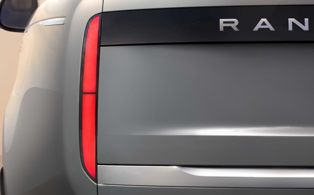 Range Rover elétrico começa a ser testado e marca já abre pré-venda