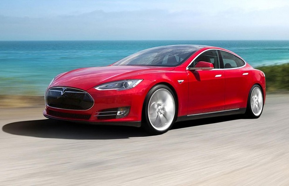 Tesla Model S ganha tração integral e sistema semi-autônomo