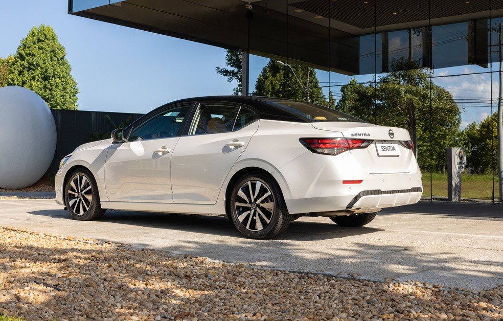 Vídeo: Nissan Sentra retorna ao Brasil para incomodar o Toyota Corolla