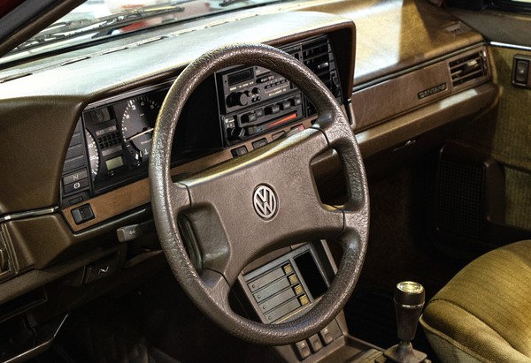 Volkswagen Santana 1989 com quatro mil km rodados pode ser o seu ...