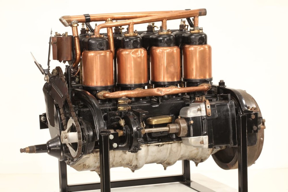 Há 100 anos, máquina registradora matou carro elétrico; conheça a história