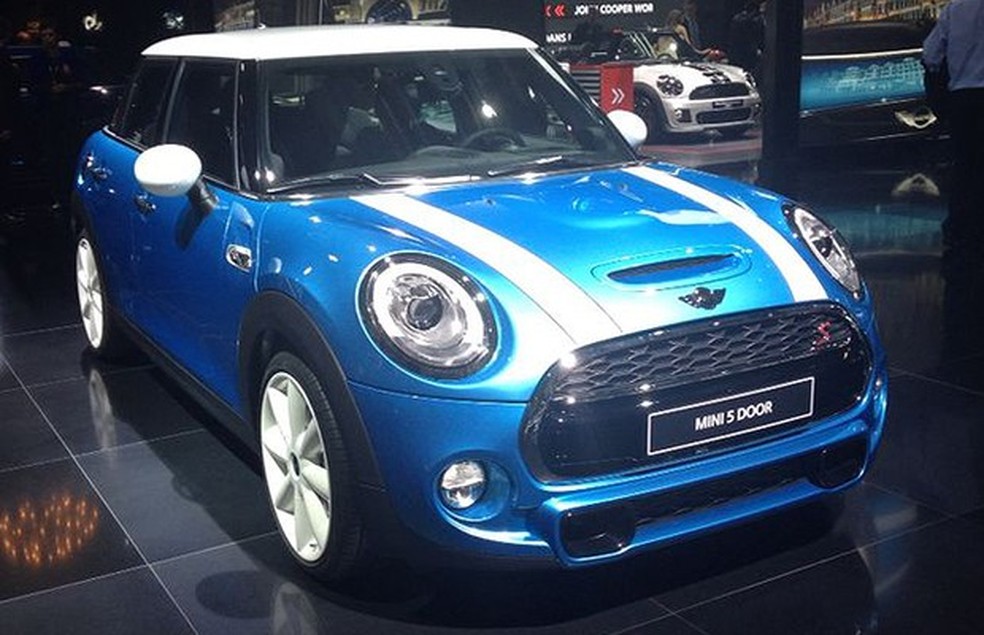 Mini Cooper quatro portas chega ao Brasil até janeiro