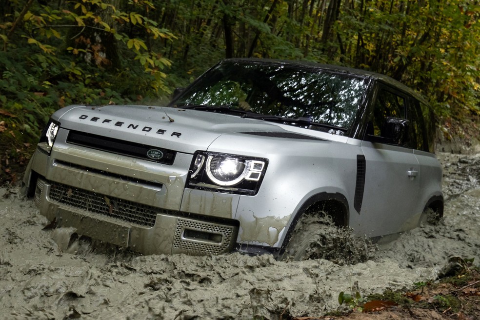 Novo Land Rover Defender 90 é o jipe raiz de duas portas que custa R ...