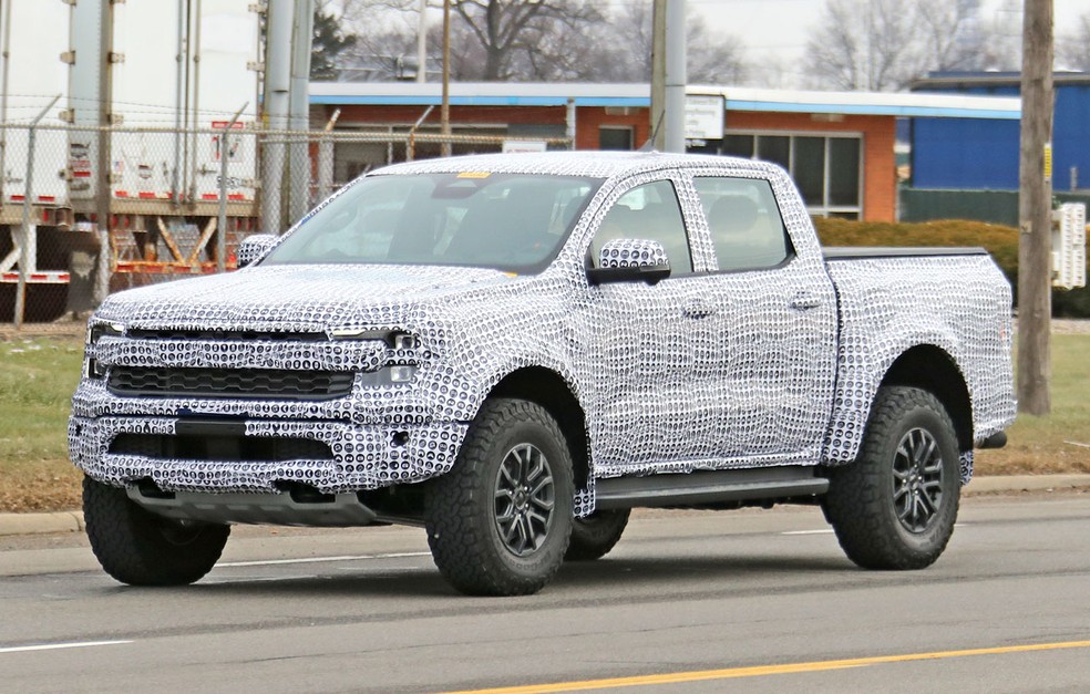 Nova Ford Ranger Raptor aparece em testes nos EUA ao lado do Bronco Raptor