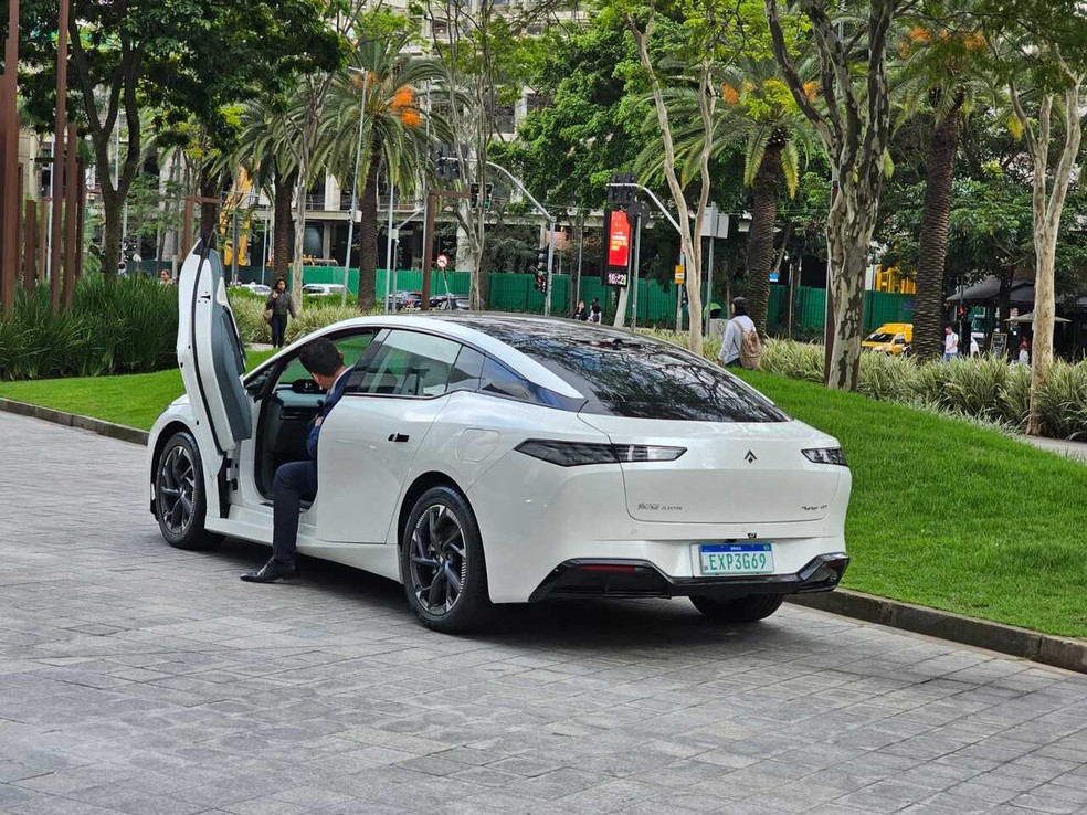 Flagra: GAC Hyptec GT de 340 cv e portas estilo Lamborghini está no Brasil