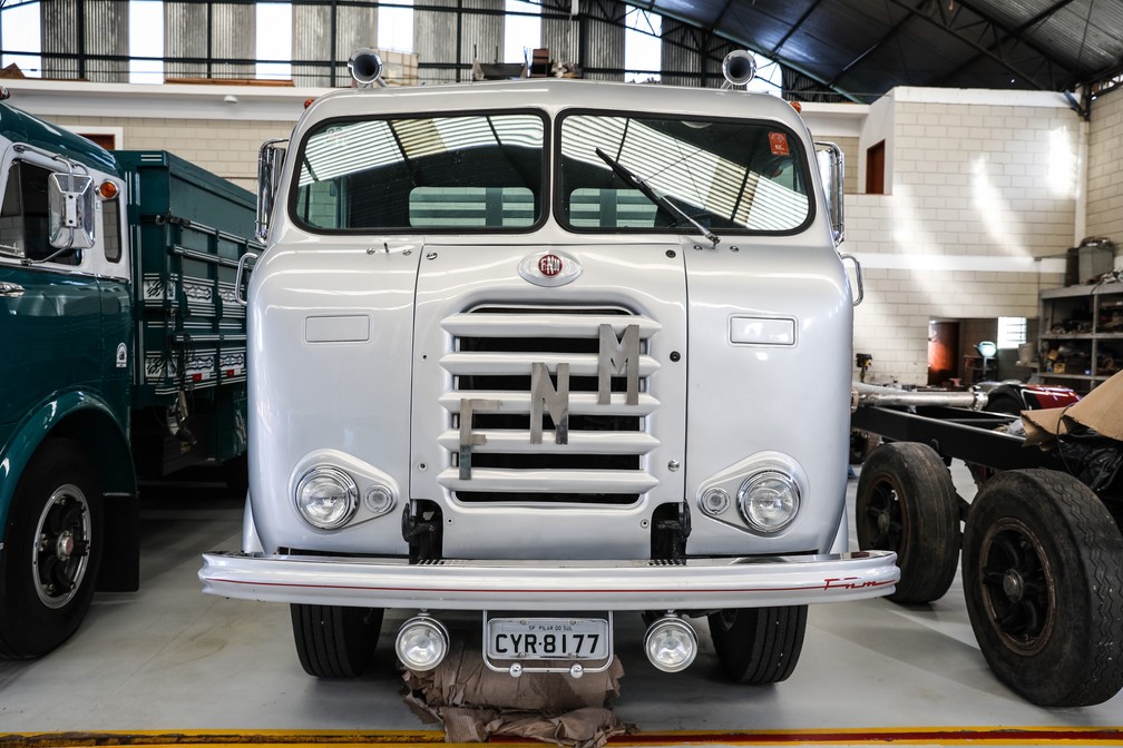 Caminhões Fenemê: colecionador mostra dezenas de FNM que restaurou no ...