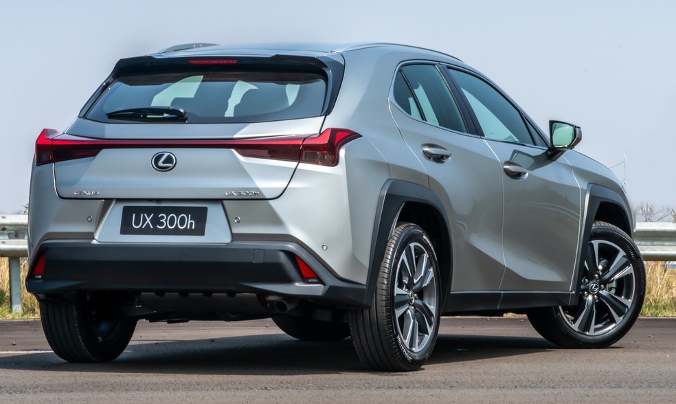 Teste: Lexus UX 300h troca de motor para tentar sair da sombra do BMW X1