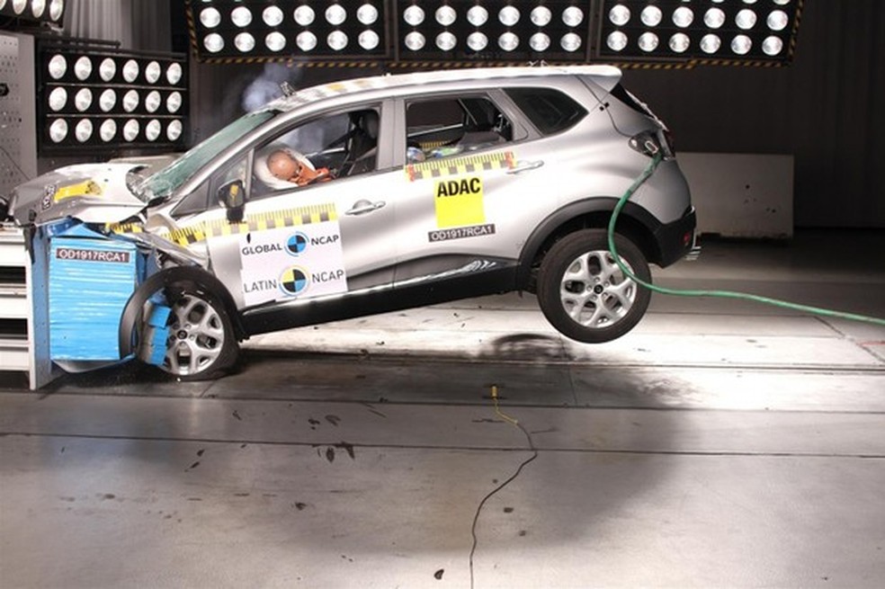 Renault Captur com quatro airbags conquista quatro estrelas em crash test