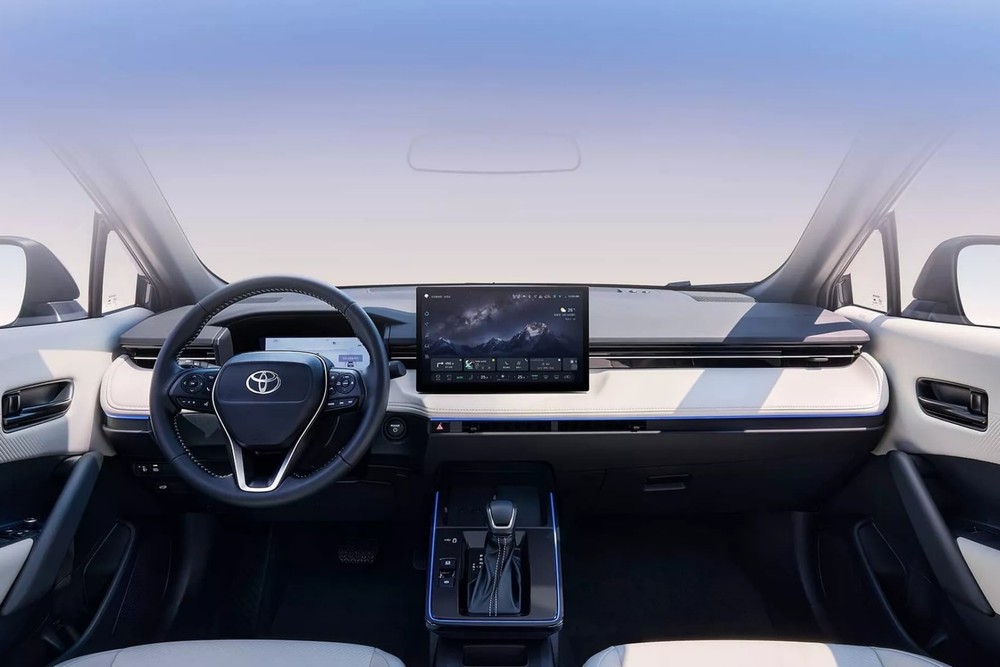 Toyota Corolla Cross chinês tem grade iluminada e nova tela de 13 polegadas