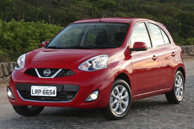 Nissan March usado é carro econômico e barato para uso urbano