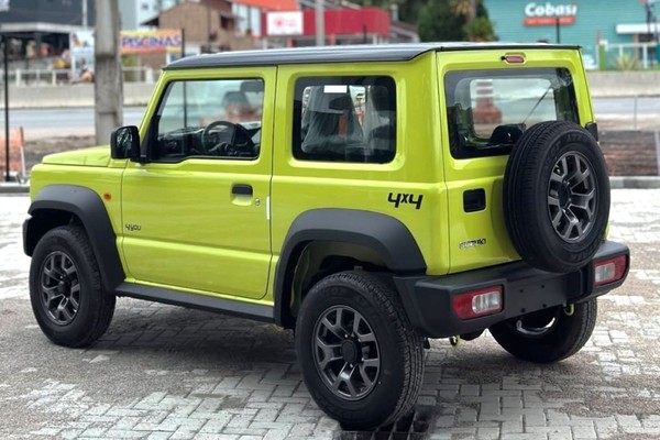 Últimos Suzuki Jimny Sierra são vendidos mais caros que o preço de tabela