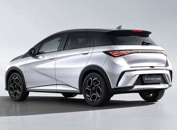 BYD Dolphin Plus é nova versão do elétrico com 204 cv, rodão e preço de ...