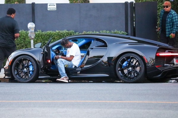 Travis Scott tem coleção de carros de uma só cor avaliada em R$ 62 milhões