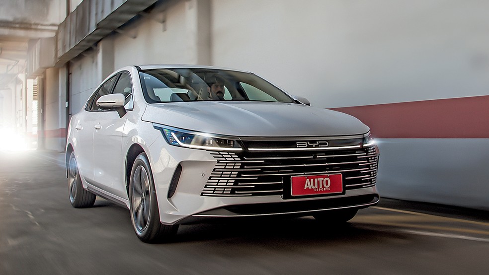 BYD King: 5 razões para comprar e 5 motivos para fugir do sedã híbrido