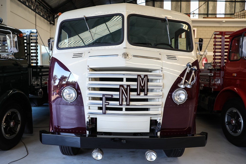 Caminhões Fenemê: colecionador mostra dezenas de FNM que restaurou no ...