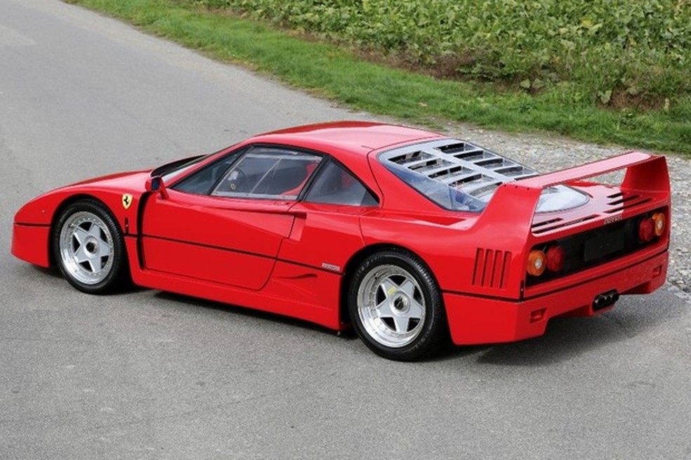 Designer da Lamborghini recria o modelo F40 da grande rival Ferrari