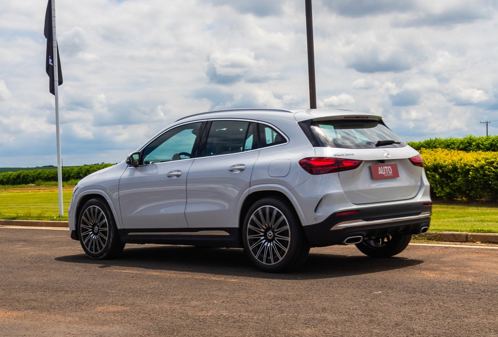 Teste: Novo Mercedes-Benz GLA 200 tem apelo contra BMW X1 e Audi Q3?