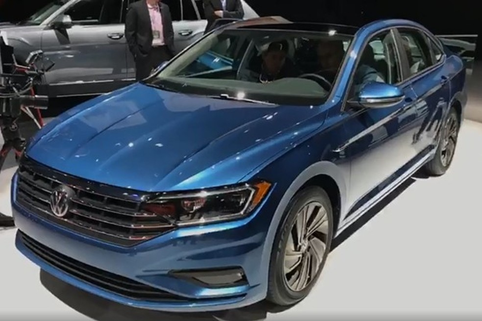 Ao vivo: Conheça os detalhes do novo Volkswagen Jetta direto de Detroit