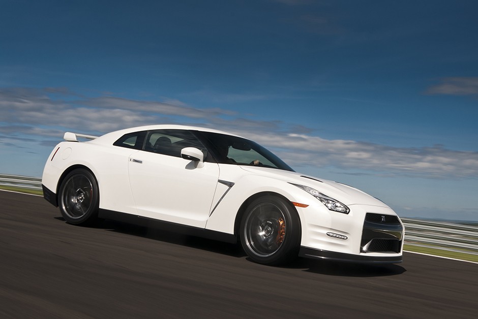 Nissan apresenta edição comemorativa do GT-R