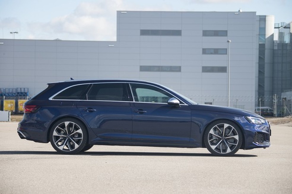 Teste: novo Audi RS4 Avant chega à maioridade impondo respeito