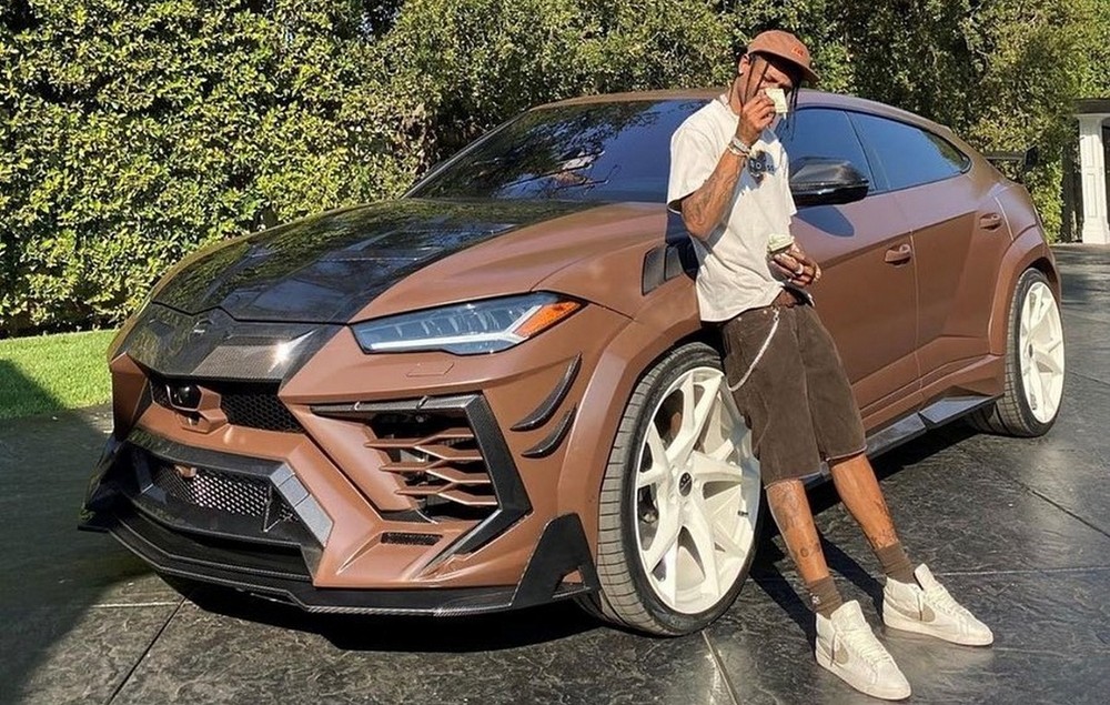 Travis Scott tem coleção de carros de uma só cor avaliada em R$ 62 milhões