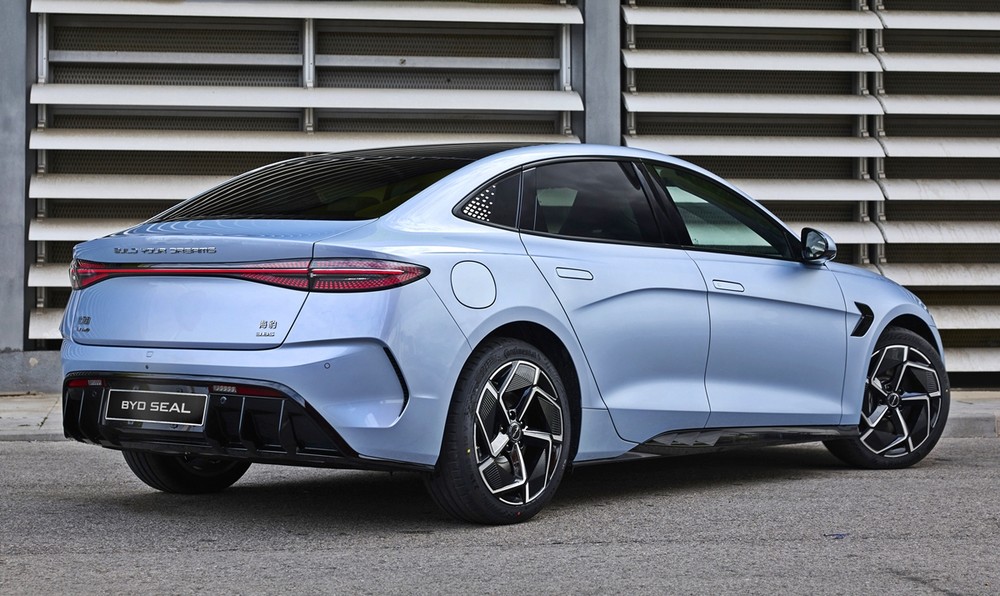 Teste: BYD Seal custa R$ 296.800 e abre portas para carros esportivos ...
