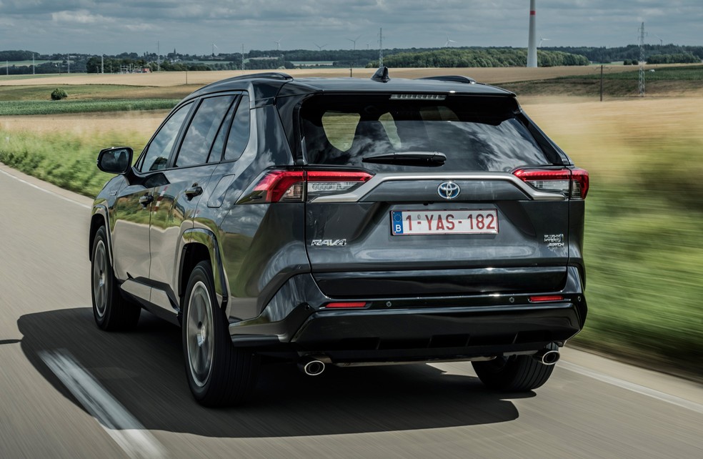 Toyota RAV4 PHEV será vendido no Brasil como teste para motor híbrido flex