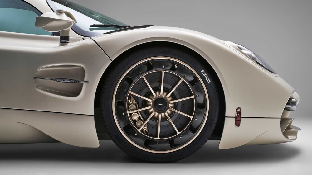 Novo Pagani Utopia tem 860 cv, câmbio manual e acelera como um carro de F1