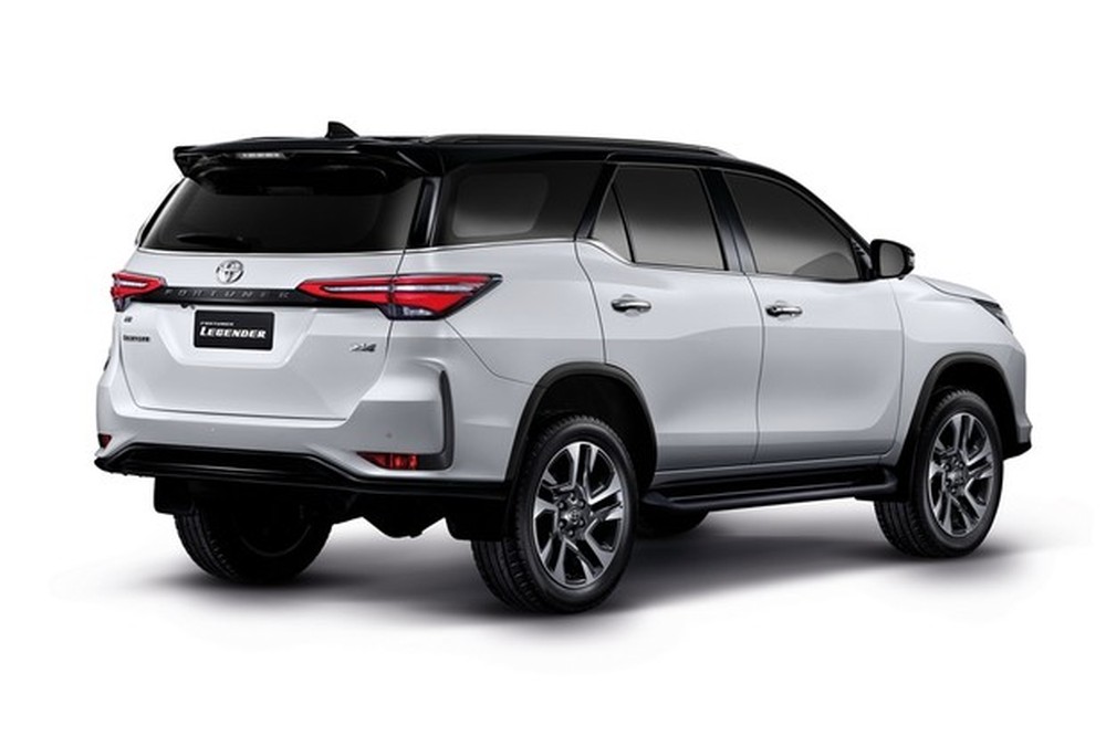 Toyota SW4 facelift é registrada no Brasil com design esportivo e motor ...