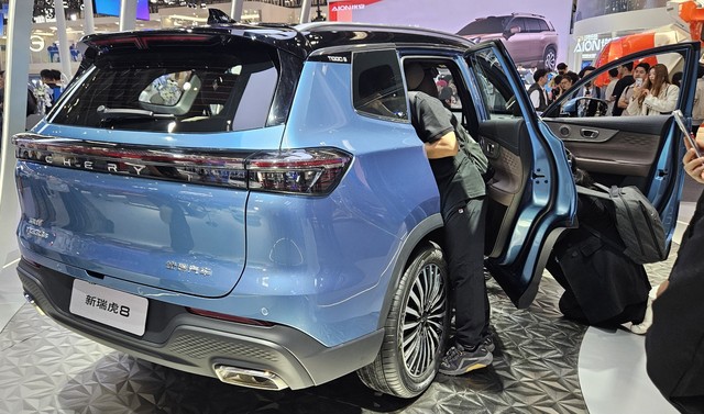 Chery Tiggo 8 muda de novo e fica com cara de SUV elétrico