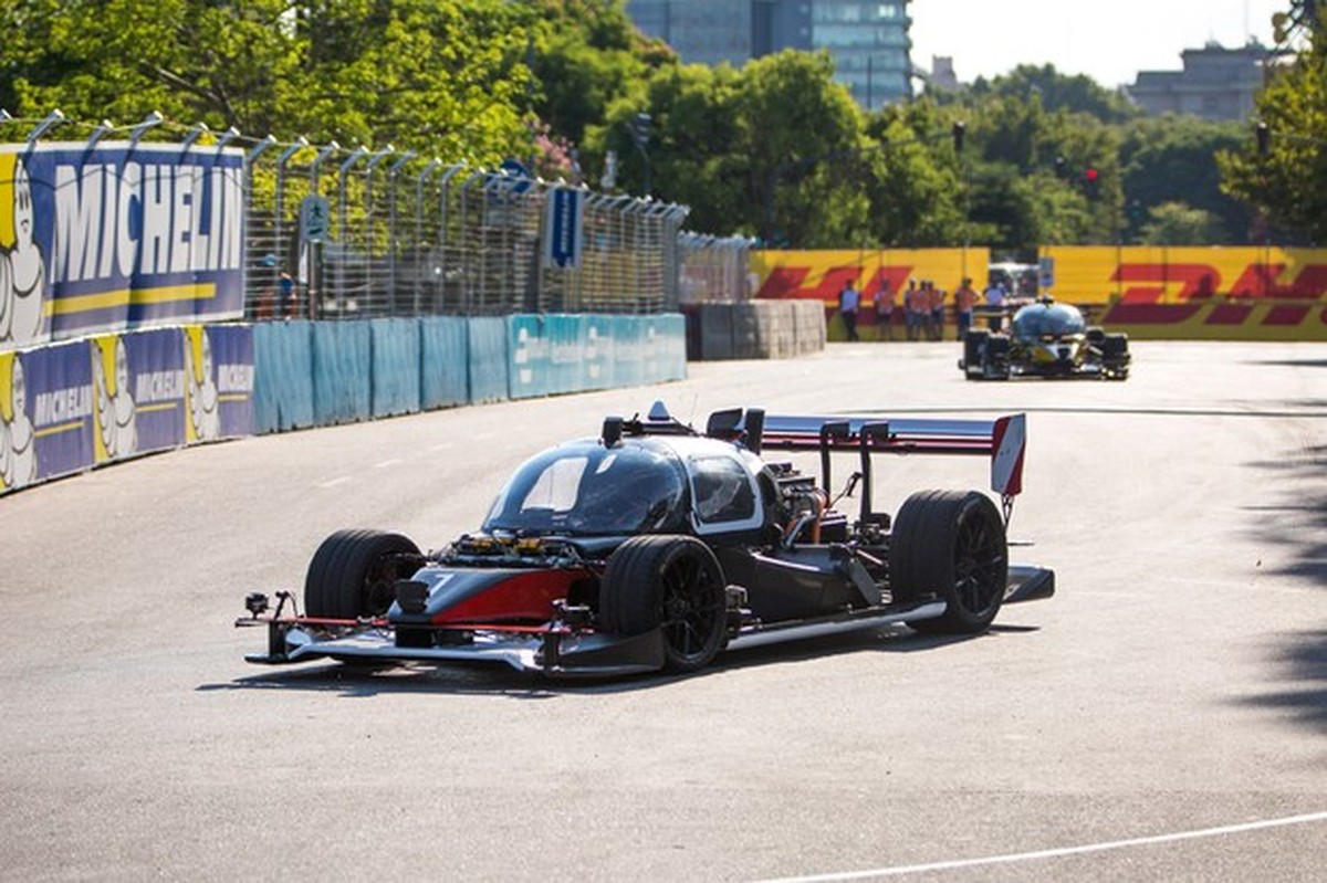 Vídeo: Carro de corrida autônomo da Roborace completa volta em circuito ...